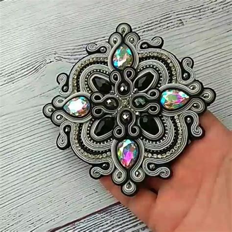 УКРАШЕНИЯ БРОШИ СЕРЬГИ СУТАЖ On Instagram Бывает и такое🤔 Сегодня