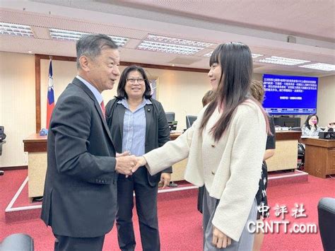 邱太三520将卸任 高金素梅送暖喊保重