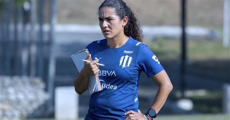 Eva Espejo Entrenadora De Rayadas Es Nombrada La Cuarta Mejor