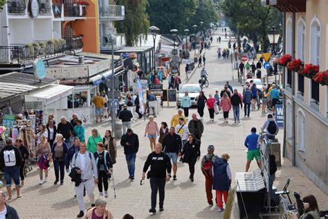 Sobota nad morzem w Mielnie Spacerowiczów nie brakuje zdjęcia Głos