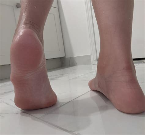 Just Showered Any Tinies Hiding In Here R Giantessfeet