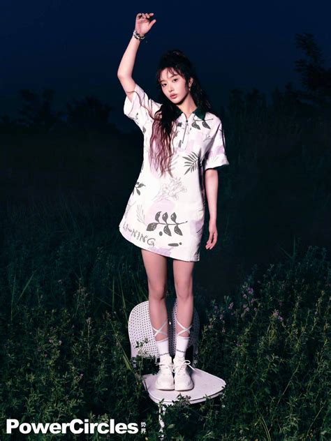 孔雪儿拍元宇宙镜像大片 葱郁眼妆造型十分美艳 搜狐大视野 搜狐新闻