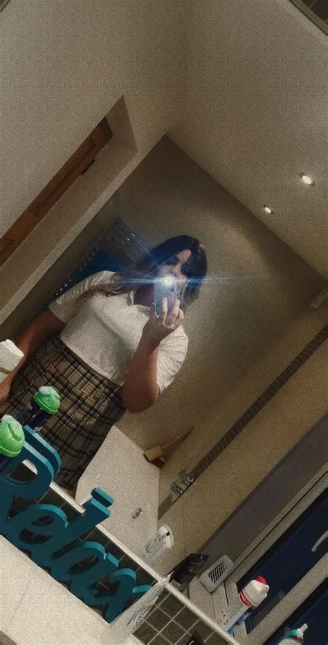 Classic Mirror Selfie Scrolller