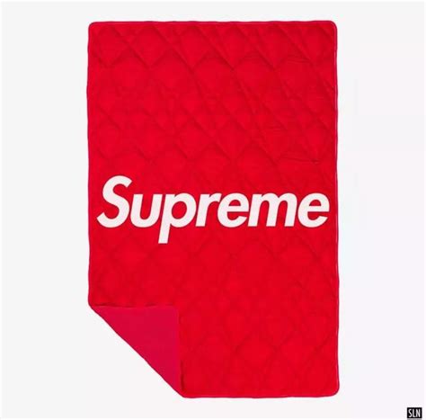 Supreme 19ss大量單品、配件曝光！施華洛世奇bogo閃瞎你的眼！ 每日頭條