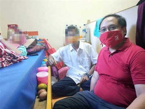 Tim Aksi Partai Solidaritas Indonesia Menjenguk Sulastri Partai