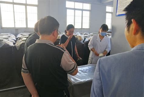 领导视察厂区环境贵州毕节碧春酒业有限公司