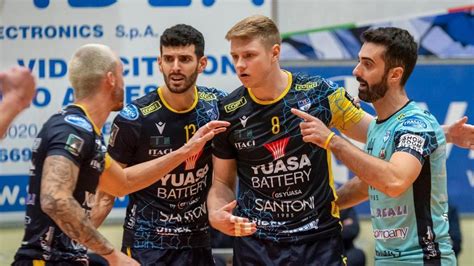 Volley A2 Una Yuasa Esaltata Dai Singoli