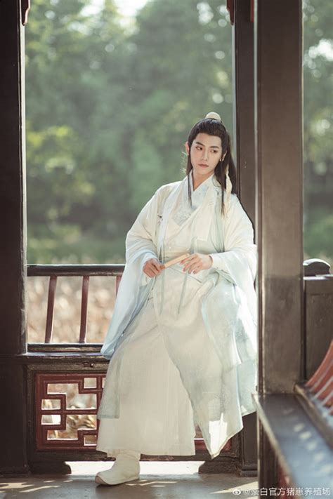 鹿荼白超话 “公子只应见画”鹿荼白 —————————— 摄影：松溪大曲 妆造：半吊子巧巧 感谢