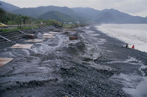 地質知識網絡 【好圖共賞】臺灣海岸變遷之照片寫真一─颱風事件、突堤效應 地質知識 好圖共賞 海岸變遷