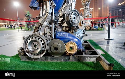 Giant Transformers Attract People To Visit In Qujiang E Sports