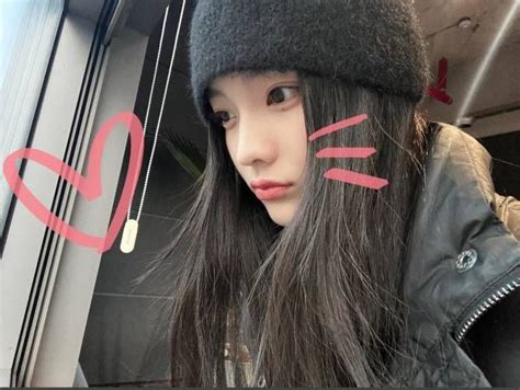 Illit Community Posts 𝐇𝐚𝐩𝐩𝐲 𝐍𝐞 2024 연예인 예쁜 메이크업 아름다운