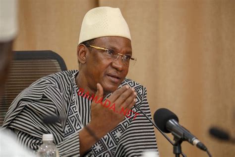 Dr CHOGUEL KOKALLA MAÏGA LORS DE LA RENCONTRE AVEC LES RESSORTISSANTS