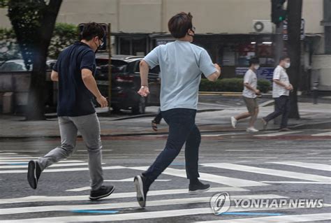 首尔市发布高温和暴雨预警 Yonhap News Agency