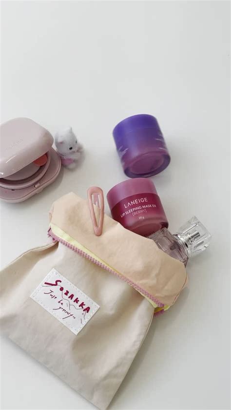 라네즈 Laneige Korea ㅤㅤㅤ 본격 겨울 시작 당장 글로이 메이크업 세럼 꺼내세요 메이크업 전에 바르면 👉🏻촉촉 수분 공급 👉🏻피부 유수분 밸런스 케어