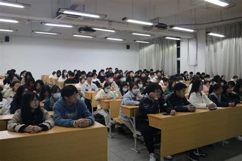 离退休教师寿达军受邀人文学院开展专题报告会