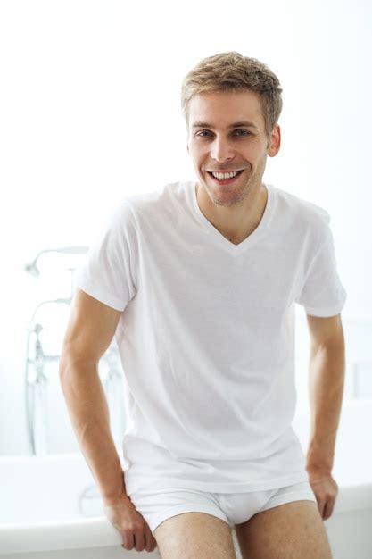 Página 2 Imágenes de Hombre Camiseta Casa Descarga gratuita en Freepik