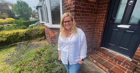 Life In Nottingham Suburb Where Neighbours Look Out