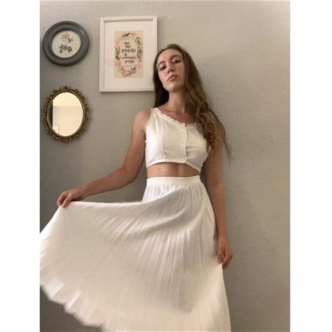 Long And Flowy White Pleated Skirt Has A Very 1950s Depop