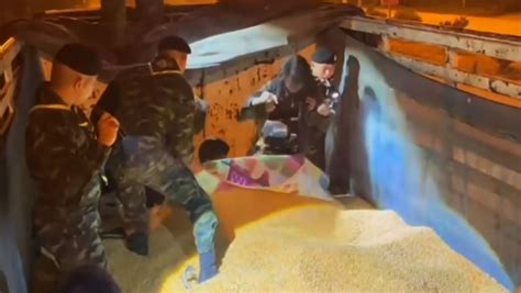 မဲဆောက်တွင် ပြောင်းဆန်ပုံအောက် ပုန်းအောင်းလိုက်ပါလာသည့် မြန်မာ ၈ ဦး ဖမ