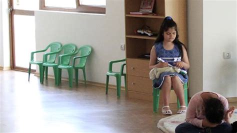 Сестричката на убитата от баща си Пламена отива в приемно семейство Новини бг