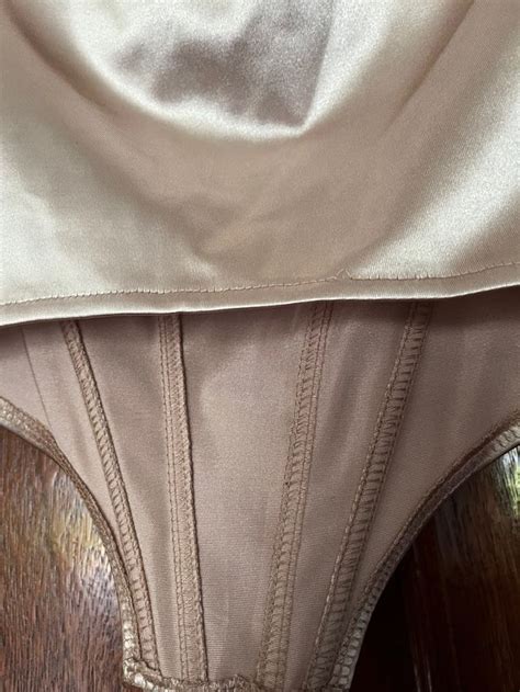 Corpiño Dorado De Segunda Mano Por 10 Eur En Gijón En Wallapop