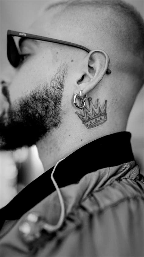 Tatuaje pe gât 10 modele și idei în vogă care să te ajute să te