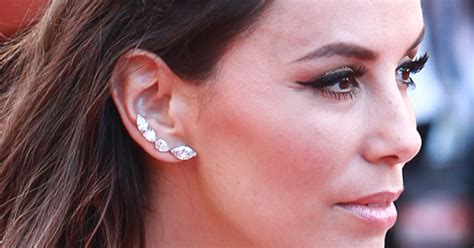 [포토엔]에바 롱고리아 우아한 귀걸이에 눈길 칸영화제