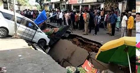 హైద్రాబాద్ గోషామహల్ చాక్నవాడిలో కుంగిన పెద్ద నాలా కుప్పకూలిన దుకాణాలు
