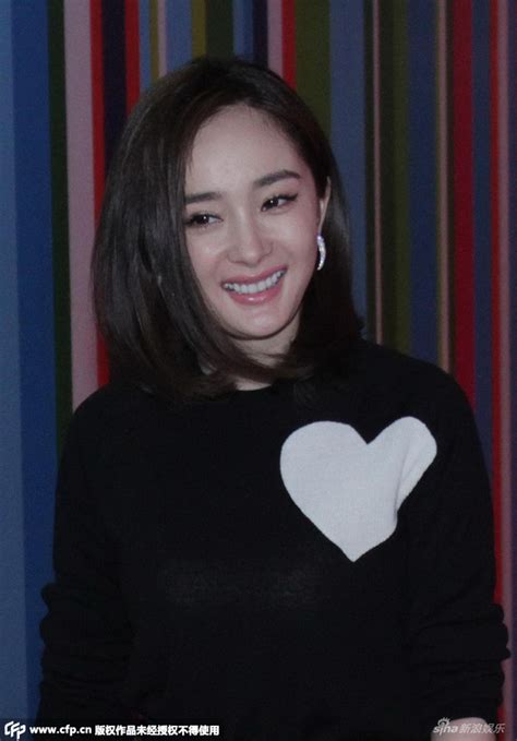 杨幂透视内衣性感亮相 超短裙大秀美腿新浪图片