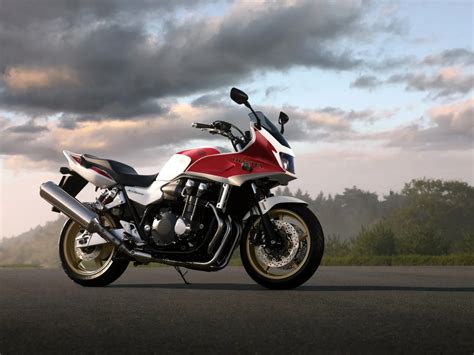 Moto del día Honda CB 1300 F Super Bol Dor espíritu RACER moto