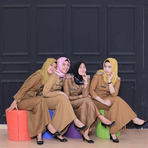 35 Model Baju Dinas Wanita Gamis Dan Pdh Untuk Pns Guru Karyawan
