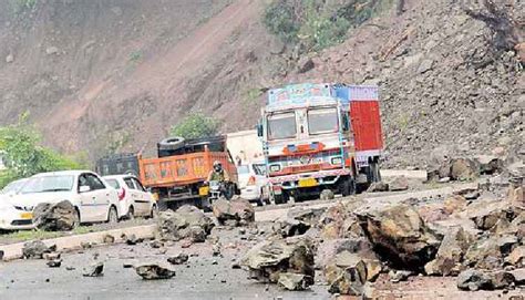 4 Dead After Landslide Hits Truck On Jammu Srinagar Highway Nation