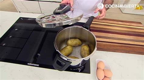 Huevo flor con puré de patata y mousse de pato Karlos Arguiñano