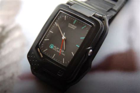 Эти старые часы Casio с двойным дном Поднимите циферблат и часы