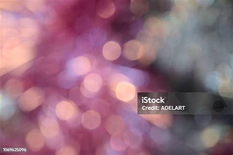 Bokeh 사진입니다 휴일 배경입니다 크리스마스 조명입니다 Defocused 반짝입니다 새 해 배경 막입니다 축제 배경