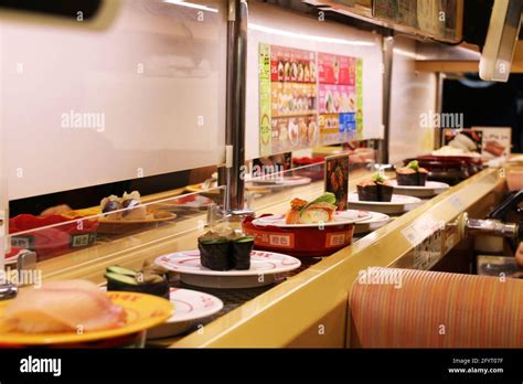 Conveyor Belt Sushi In Tokyo 回転 寿司 Qopcol
