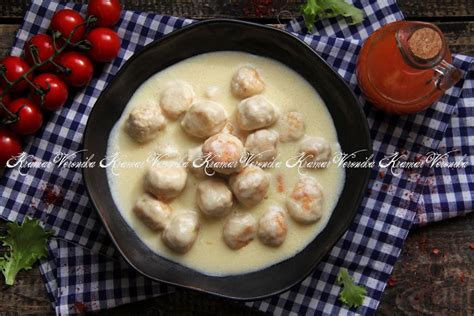 Фрикадельки в сметанном соусе на сковороде 9 фото в рецепте