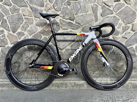 엔진11 크릿디 트랙 디럭스 프레임셋 아르마 블레이드5 카본 휠셋 미케 피스타드 에어 엔진11 체인링 크랭크셋 카르마토 데다 프로 컴포넌트 커스텀 픽시 바이크 리뷰