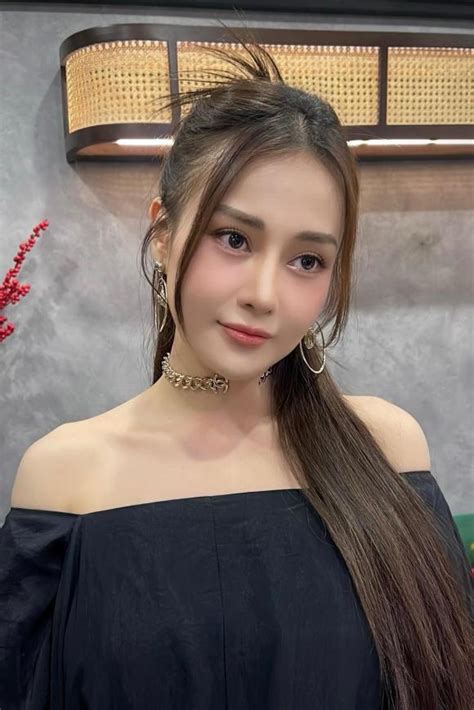 Phương Oanh Trải Qua Ba Mối Tình Trước Khi Lấy Shark Bình Từng Chia