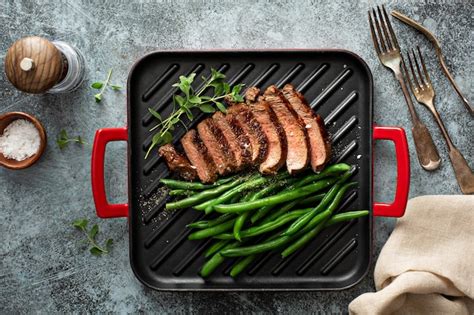 Premium Photo Grilled Sirloin Steak With Asparagus