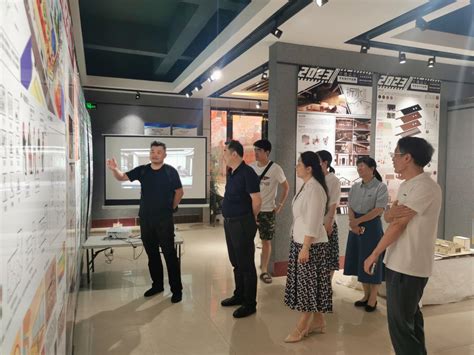 李伟中、韦广雄参观美术与设计学院2023届环境设计专业毕业作品展 玉林师范学院