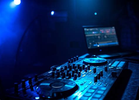 can i use my dj controller without speakers what do you need to use a