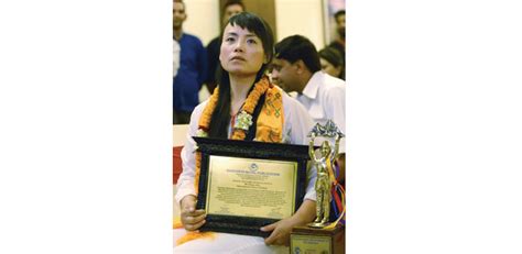 China Climber S Chopper Aided Everest Summit Recognised Gulf Times