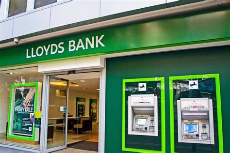 Lloyds Banking Group To Shut 136 High Street Branches The Independent