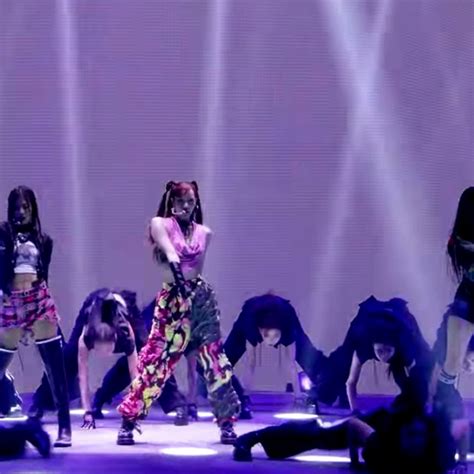 LALICE UPDATES L FAN ACCOUNT On Twitter I BRING THE PAIN LIKEEEEEE LISA LALISA MONEY