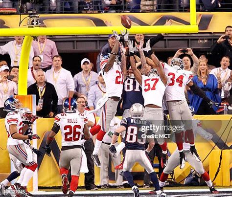 Tom Brady Hail Mary Photos And Premium High Res Pictures Getty Images