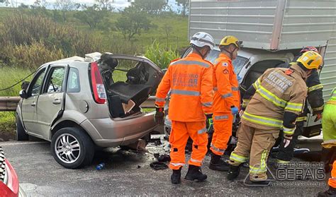ACIDENTE NA BR DEIXA MORTOS E FERIDOS EM BARBACENA Vertentes das Gerais Notícias de