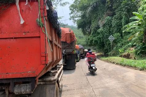 Antrean Truk Sampah Terjadi Di TPA Sarimukti Pengangkutan Sampah Di
