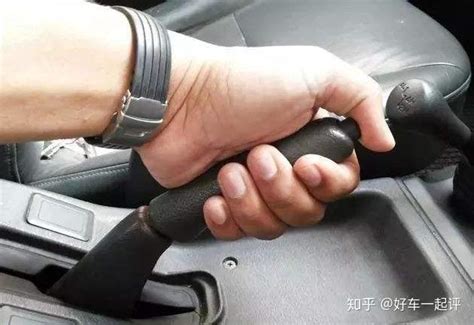 停车时先熄火还是先拉手刹许多人因此过不了科目三 知乎