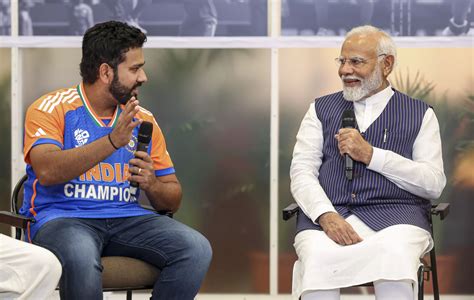 Chahal Kuldeep Suggested Me To Dance My Way To Stage Rohit Tells Pm Modi